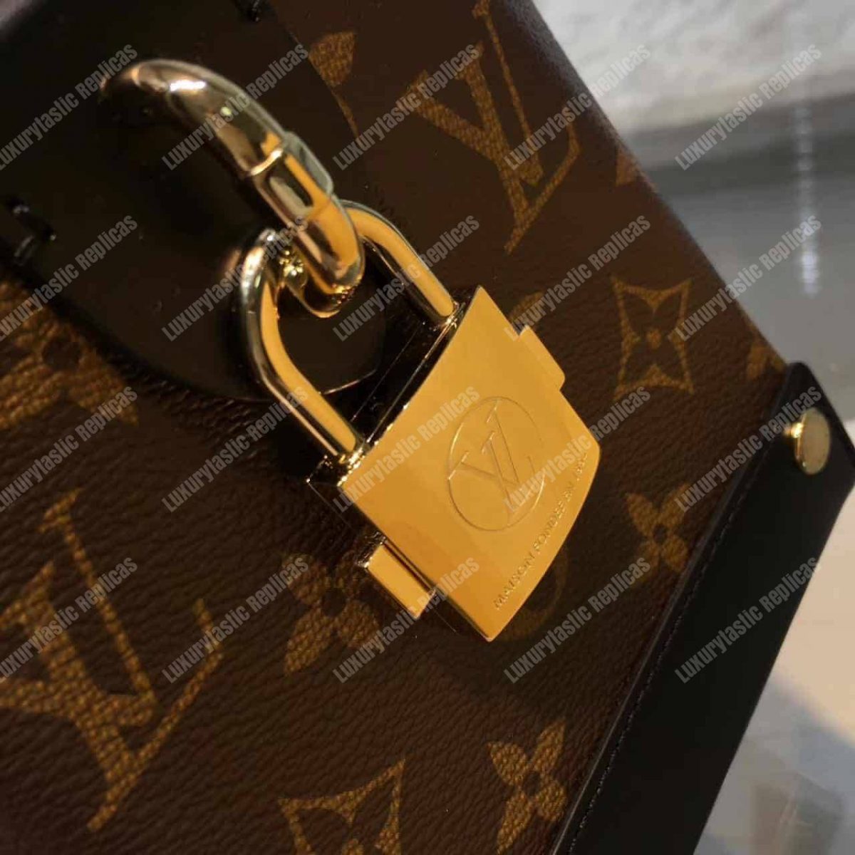 LV Bento Box PM Monogram - LuxuryTastic Replicas